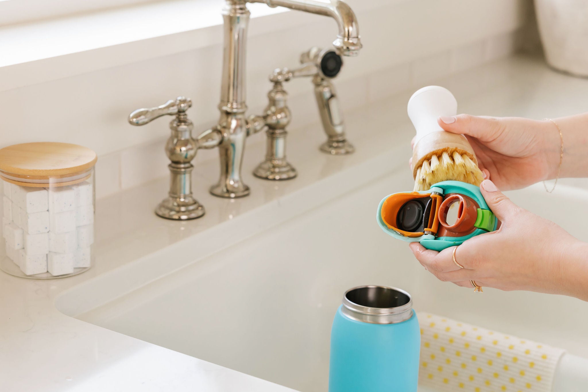 How to Wash Your Water Bottles | Nellie's Canada